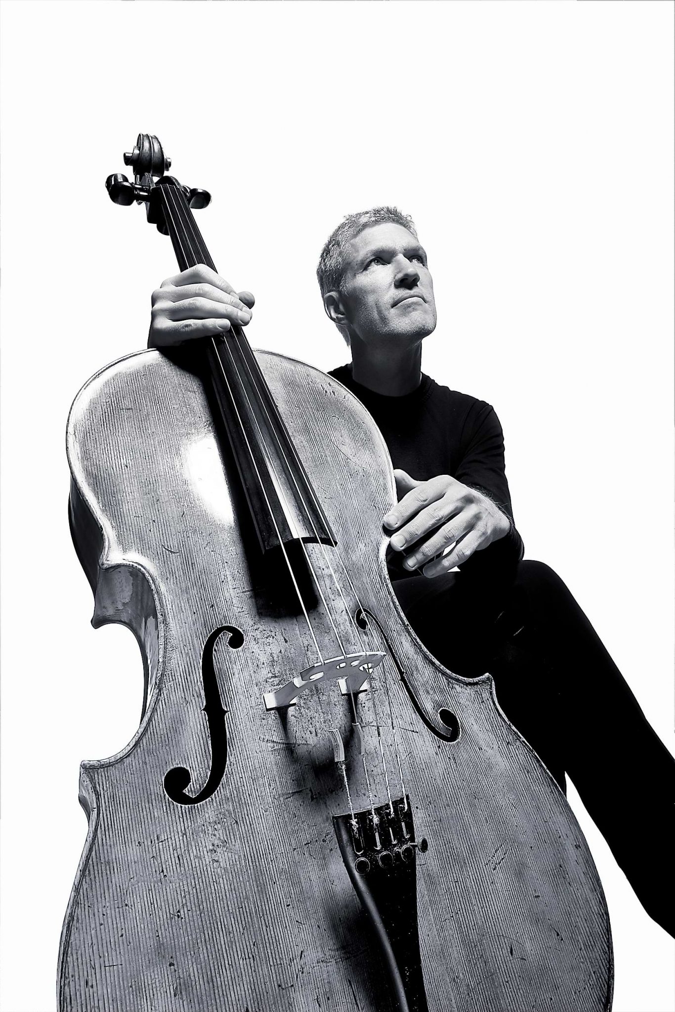 Photo/bio/download - Matthew Barley - Cellist
