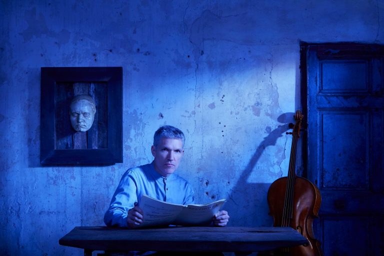 Photo/bio/download - Matthew Barley - Cellist