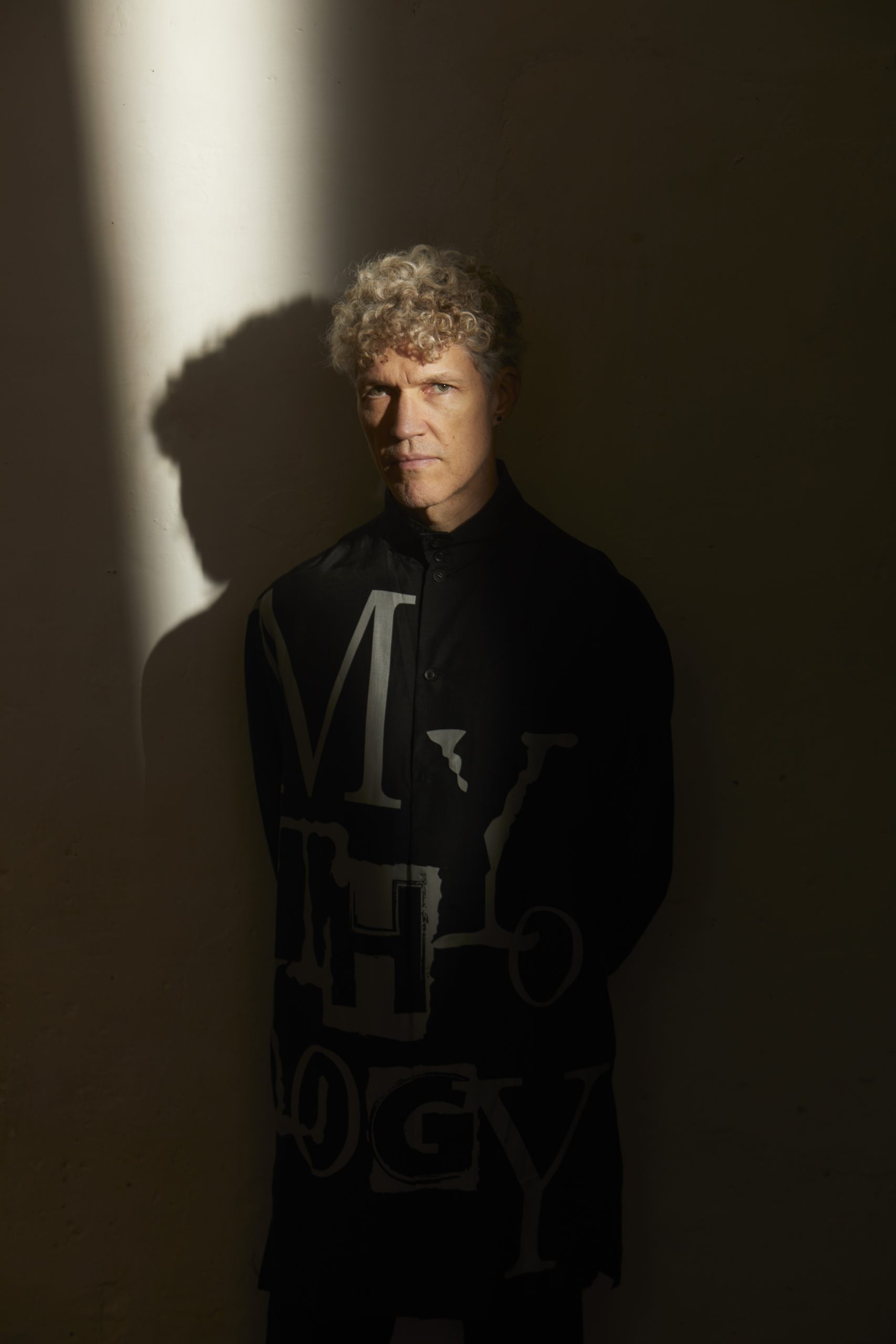Photo/bio/download - Matthew Barley - Cellist